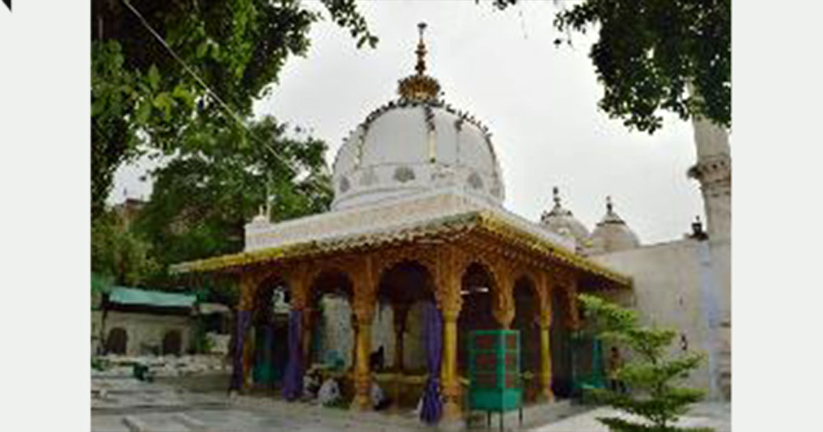 The seekers on the path of God are a community